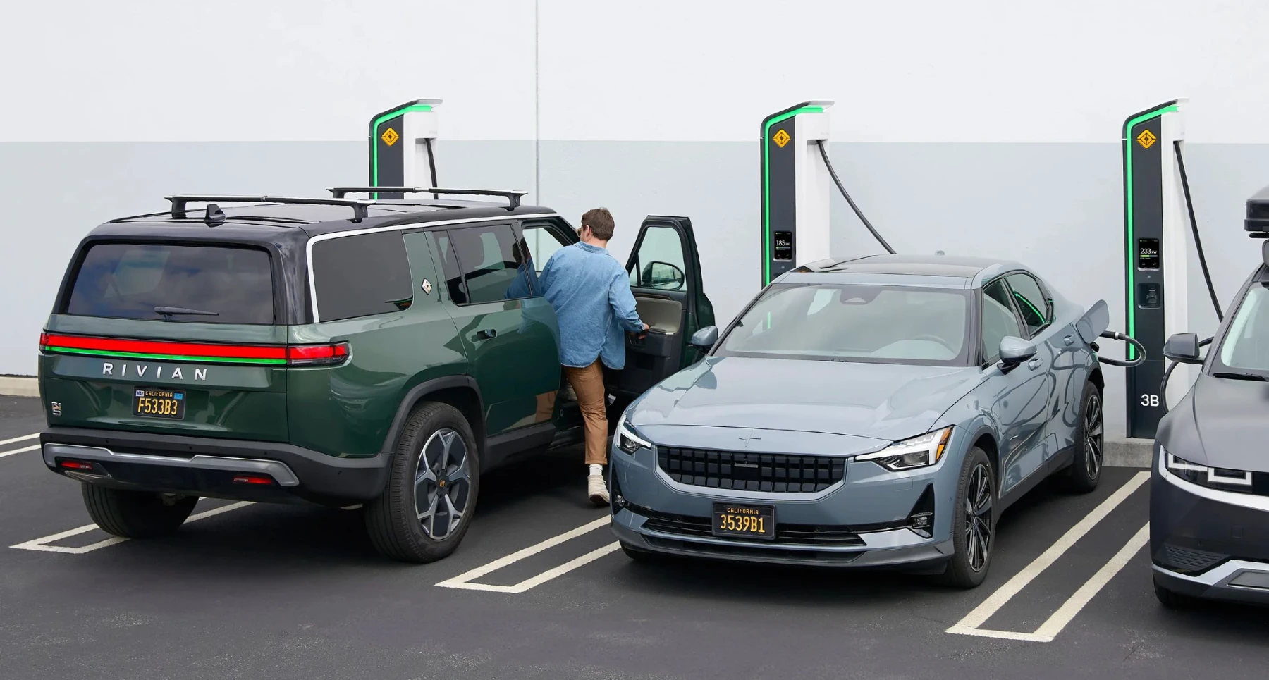 Rivian's charging network crosses 1,000 ports in the US | EVLife